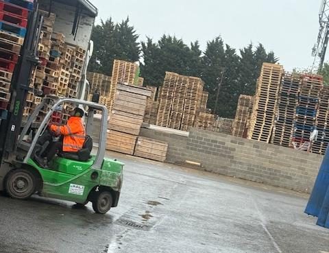 Pallet Recovery for Reuse - Brian Martin Pallets - B M Pallets ...